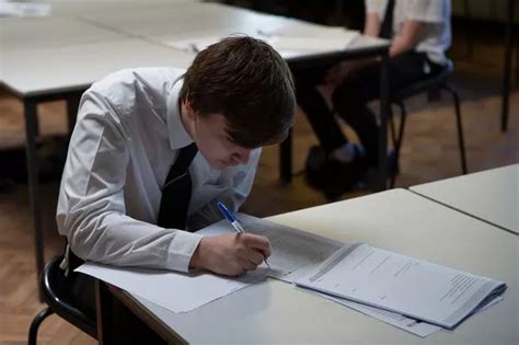 Gcse Maths Question Leaves People On Reddit Scratching Their Heads