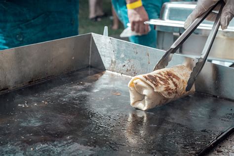 생일 파티 결혼식 이벤트 에 대 한 케이터링 고기 굽기 옥수수 햄버거 소시지 해바라기 야채 과일 요리 디저트 샐러드 파스타 과자 고급 호텔에 대한 스톡 사진 및 기타 이미지