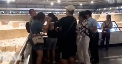 중국 관광객 진시황릉 병마용 전시관서 집단 몸싸움