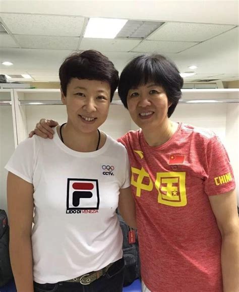 女排名將馮坤拜年！混血兒子捲毛單眼皮太像她，家住曼谷富人區 壹讀