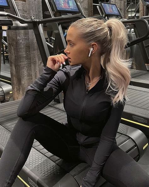 Simple Sport Outfit Blonde Blonde Girl Blonde Hair Looks
