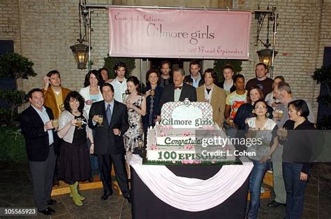 Cast Of Gilmore Girls Photos And Premium High Res Pictures Getty Images