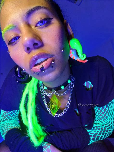 Shiny Lips Scrolller