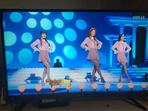 여러분들 덕분에 가요무대 녹화를 무사히 마쳤습니다 4월 1일 밤 10시 Kbs1tv 가요무대 본방사수 해주세요 삼순이 화이팅 By 누나둘