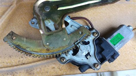 5. Стеклоподъемник задний — Nissan Almera Classic (B10), 1,6 л, 2006 ...