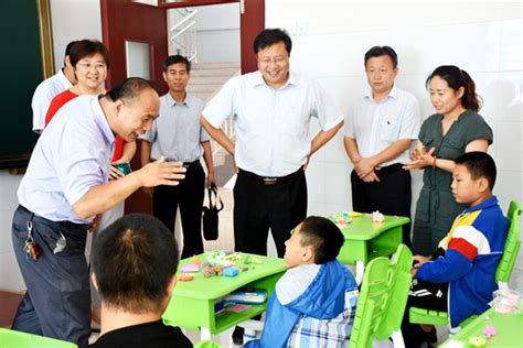 高青县人民政府 今日关注 县领导开展教师节走访慰问活动