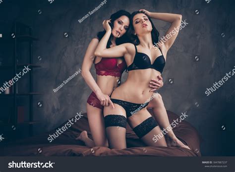 3875 Imágenes De Lesbian Seduction Imágenes Fotos Y Vectores De