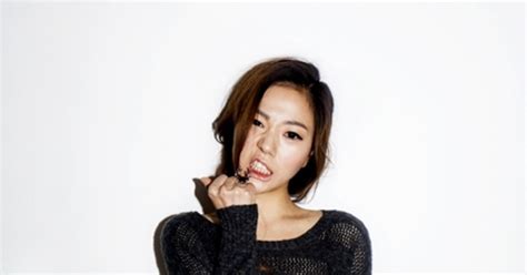 맥심걸 박무비 겁없이 손바닥 비키니 입고 포토엔