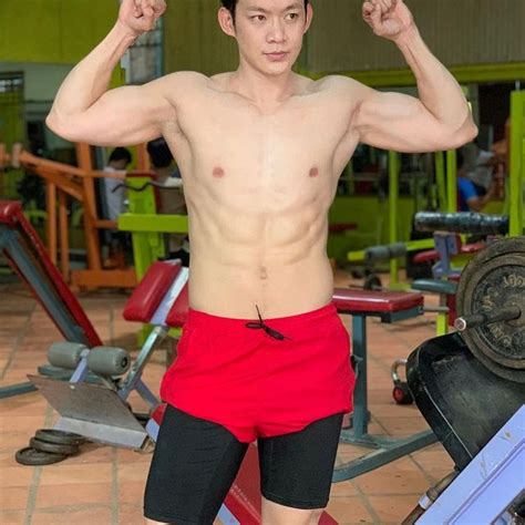 មើលចង់បែកភ្នែក សង្ហាខ្លាំងពេល សេង មង្គល បង្ហាញសាច់ដុំយ៉ាងសខ្ចី ជាមួយពាក្យមួយឃ្លាថា… Khmerload