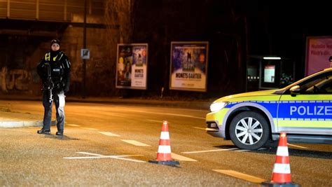 Gjermani Policia Heton Helmimin E Mërgimtarëve Rusë Gazeta Express