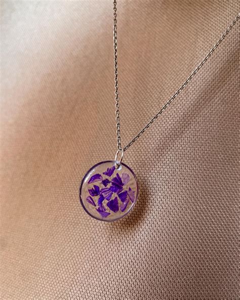 ყელსაბამი ნამდვილი ყვავილებით Ravachuqo Ge