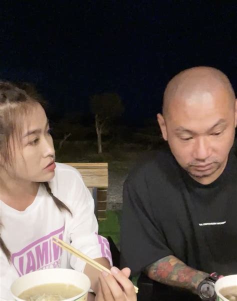 直播分手原因！金剛暴哭求擁抱 遭小嫻拒絕：討厭作秀 Yahoo奇摩汽車機車