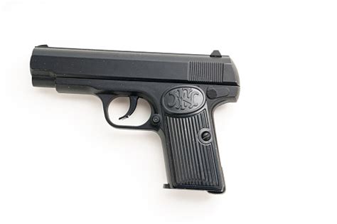 장난감 검은 어린이 공기 권총은 흰색 배경에 플라스틱 총알을 쏘고 있습니다 0명에 대한 스톡 사진 및 기타 이미지 0명 강철 검은색 Istock