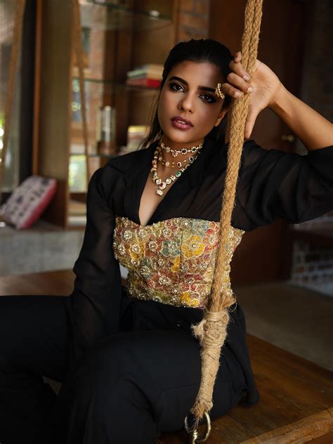 Aishwarya Rajesh Photos Bollywood Actress Photos Images Gallery