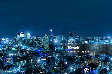 스마트 시티 야간 도시 배경 디지털 인터넷 통신 네트워킹 파트너십 스마트 시티 비즈니스 금융 네트워크 연결 및 기술 개념에