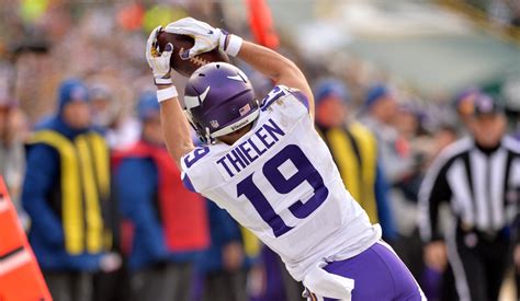 Vikings Adam Thielen Has Career Best Day 12 Catches 202 Yards