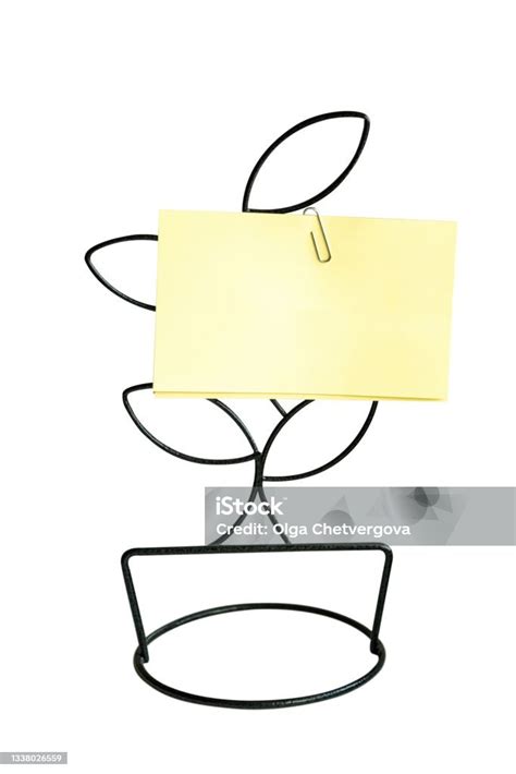 스티커 노트 노란색 종이 나무 모양의 금속 홀더에 종이 클립 첨부 0명에 대한 스톡 사진 및 기타 이미지 0명 끈적거리는 노랑 Istock