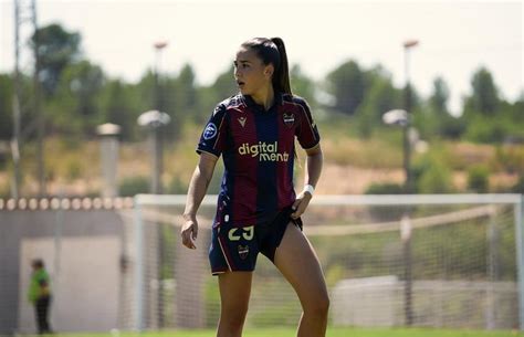 Lucía González ‘gonzi Cumple Su Sueño Debutar En Liga F Con El