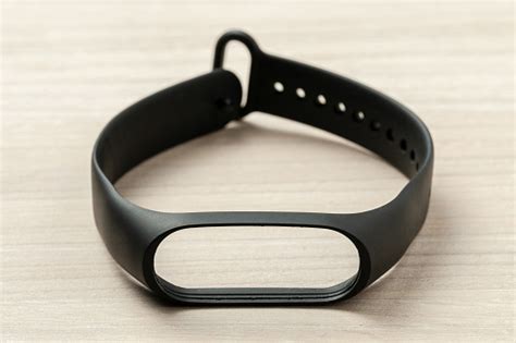 나무 바탕에 블랙 스마트 피트 니스 스포츠 추적기 닫습니다 건강 관리를 위한 장비 0명에 대한 스톡 사진 및 기타 이미지 0명 개념 개인 장식품 Istock