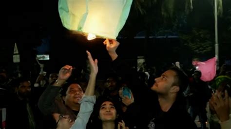 ফানুস উড়িয়ে নতুন বছর বরণ