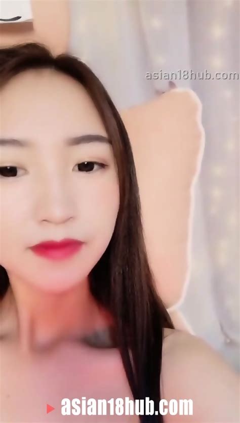 Chinese Cam Girls 蜻蜓点水般少女新人下海三点丝滑的嫩出水 Eporner