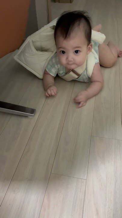 귀여운아기 아기 가방 메고 다니는 191일 아기 Youtube