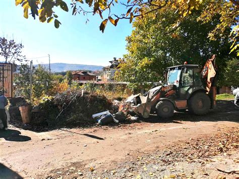 Над 40 тона боклук събраха около кофите за смет в Перник