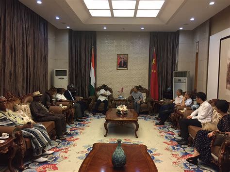 万黎大使会见科特迪瓦体育部长