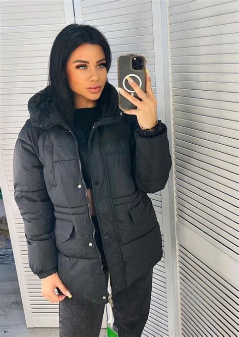 Жіноча осіння зимова коротка стьобана куртка на кулісці женская зимняя