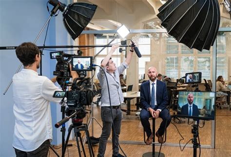 Boom Mic Operator How To Become A Boom Operator In Film And Tv Sound