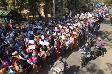 ယင်းမာပင်မြို့တွင် အာဏာသိမ်းစစ်အစိုးရ အလိုမရှိကြောင်း အင်အား ၁ သိန်းက