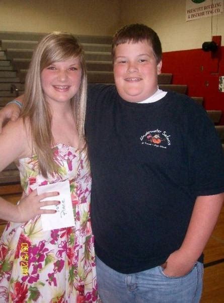 If These Nerds Can Get The Girl Then You Can Do It Too 33 Pics