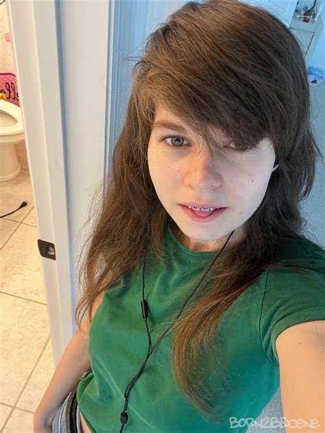 Old Bathroom Selfie 😳 R2000sgirls