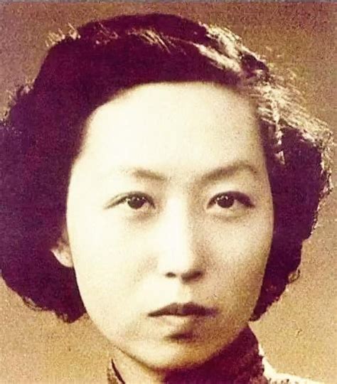 看了“民国才女”张爱玲的旗袍，才明白，外在贵从容，仪态需端庄 知乎