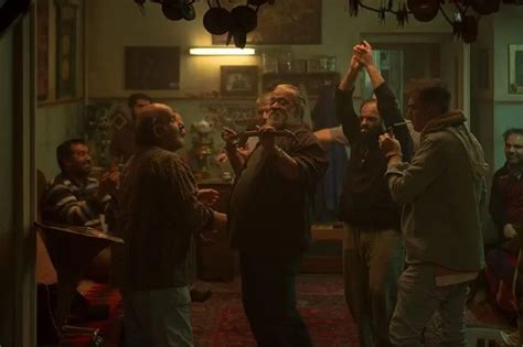 نقد و بررسی پیر‌ پسر؛ تراژدی پدران و پسران در گورستان خاطرات روزنامه