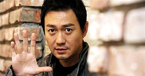 포즈 취한 배우 박용우
