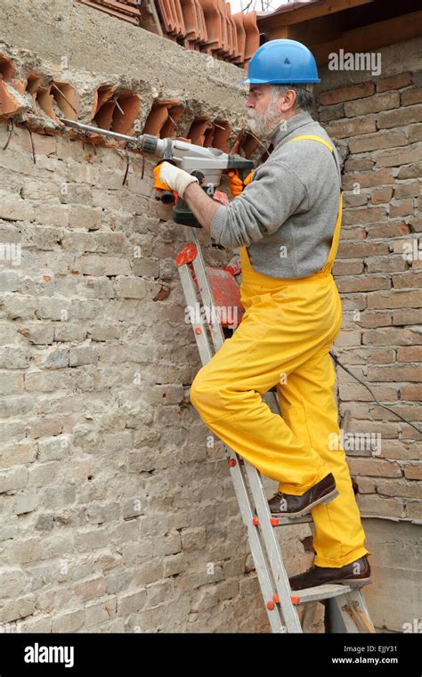 Brick Chipping Hammer Hi Res Stock Photography And Images Alamy