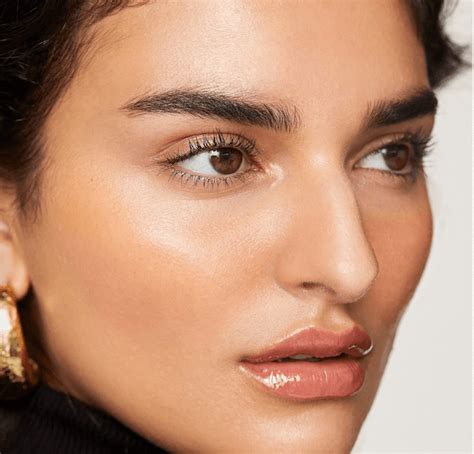 15 Organic Makeup Brands For Clean Cosmetics In 2023 — The Good Trade