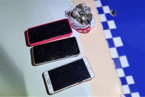 Mulher é Presa Após Ser Flagrada Com Drogas No Carrinho De Bebê Do