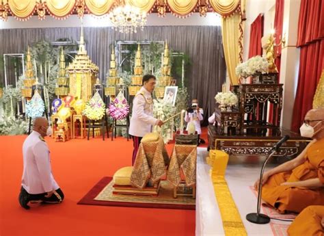 ในหลวง ราชินีเสด็จฯ พระราชทานน้ำหลวงสรงศพ หม่อมเจ้ามงคลเฉลิม ยุคล The Bangkok Insight