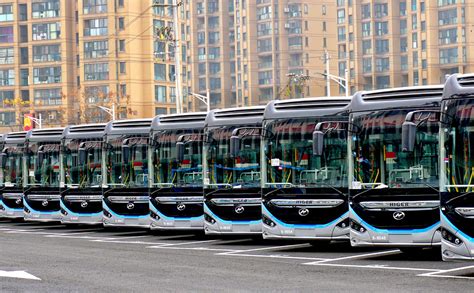 上千辆苏州金龙蔚蓝azure成为城市靓丽风景线 中国周刊