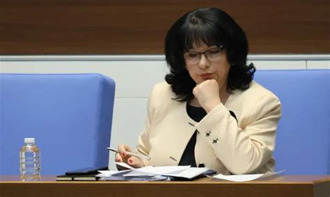 Как дупката за 2024 излезе на едва 3 от БВП 4 млрд лв неплатени задължения прехвърлени за