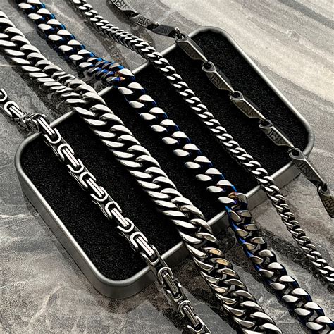 اکسسوری و بدلیجات سیکا مجموعه گردنبند های سیاه قلم