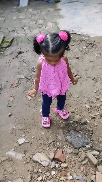 শেষ পর্যন্ত মাহির জুতোটা দড়ি দিয়ে বাঁধতে হলো পায়ের থেকে মাহির জুতো বড় Youtube