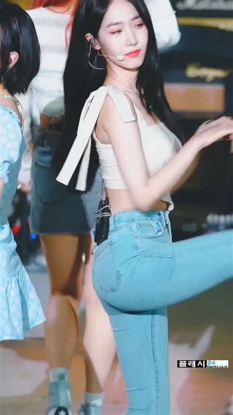 플래시24 연예 스포츠 비비지 Viviz 신비 굴곡있는 청바지 몸매 한국 소녀 운동하는 여자 핫팬츠