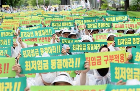 그냥 혼자 일할란다자영업자 분노케 한 최저임금 1만2210원 아시아경제