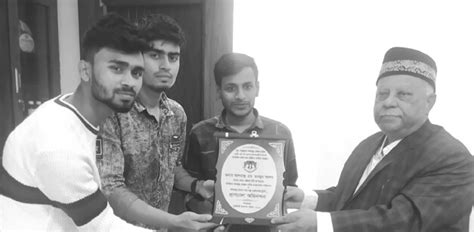 Monjur Alam দৈনিক আজাদী