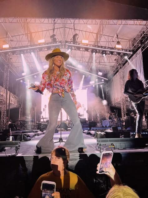 Lainey Wilson Dressy Casual Outfits Western Outfits Women Southern Outfits