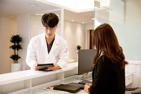 한 살 더 어려 보이기 위한 안티에이징 뷰티 시술 마리끌레르 코리아 Marieclairekorea