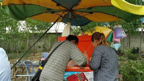 នេះហើយជាជីវិត ពិត របស់ តារា កំប្លែង នាយ ចេក ដែល ធ្លាប់ ធ្វើ ឲ្យ មហាជន ផ្ទុះ សំណើច លើ ឆាក តន្ត្រី